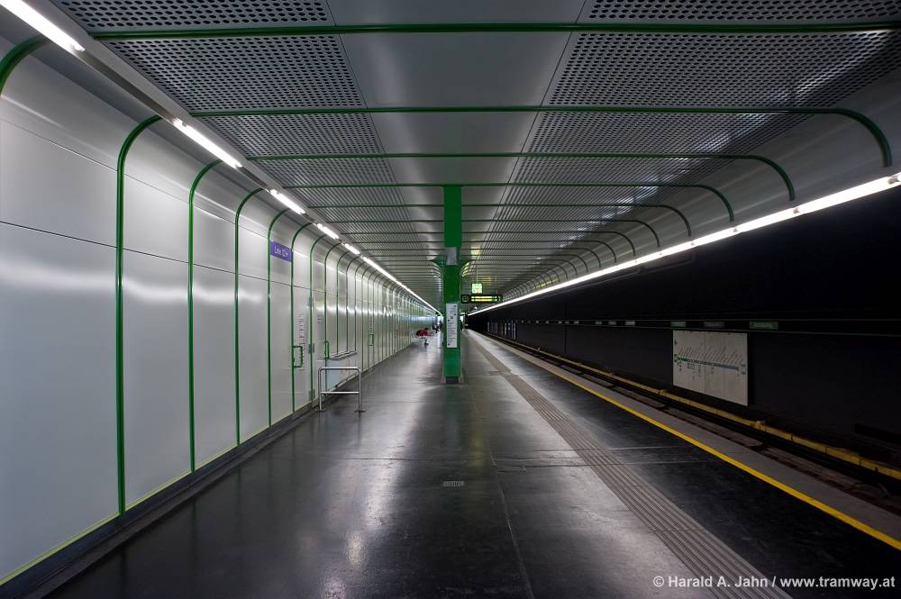 Wien, U-Bahn-Linie U4 (03640244).jpg